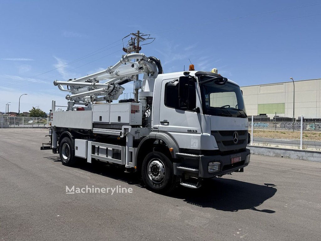 Schwing s 20 na šasiji Mercedes-Benz XOR 1833 pumpa za beton