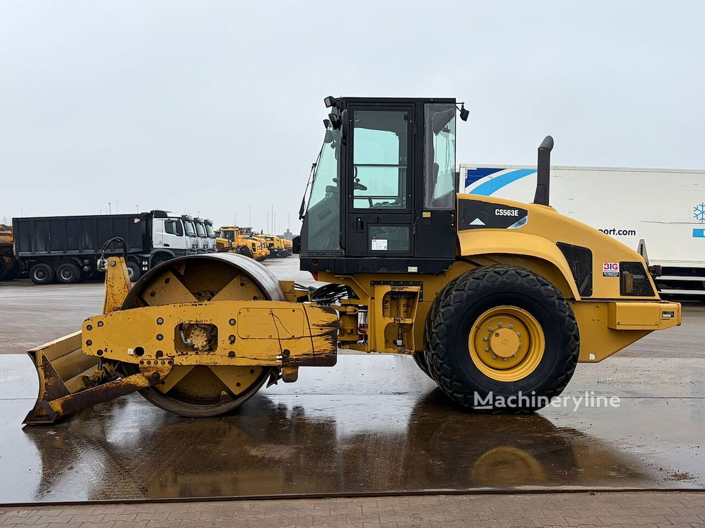 Caterpillar CS563E kompaktor s jednim valjkom
