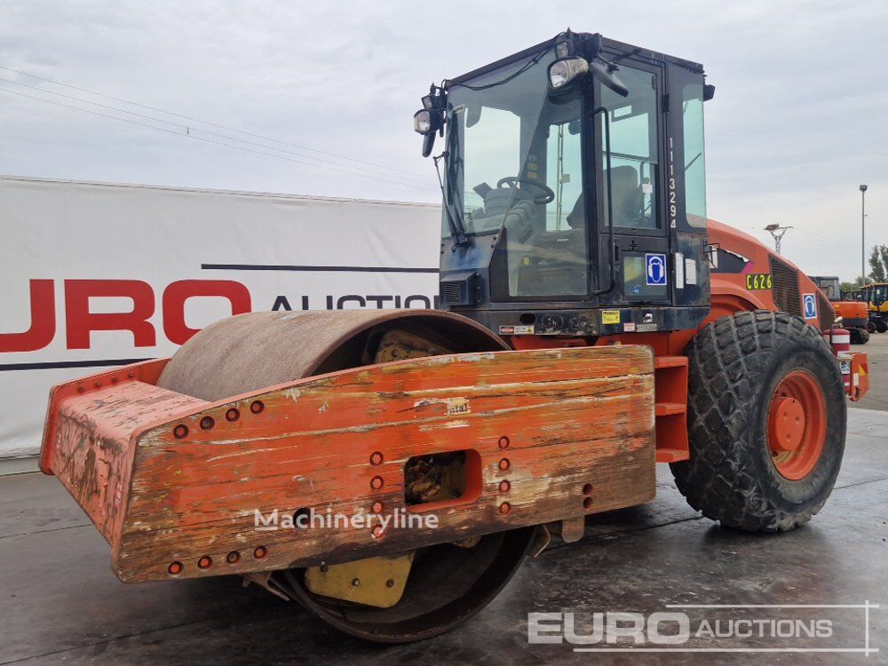 Prodaje se Caterpillar CS76 kompaktor s jednim valjkom na aukciji
