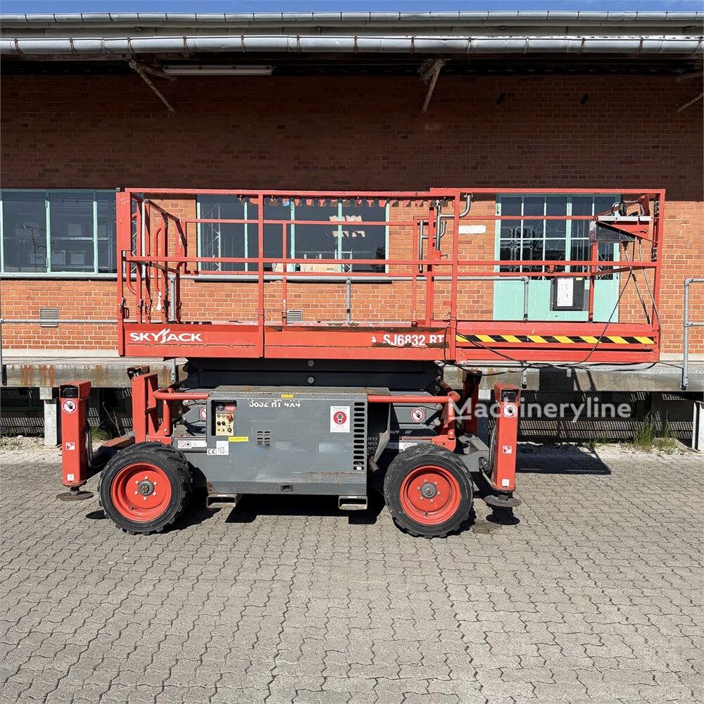 Prodaje se Skyjack SJ6832 RT makazastu platformu na aukciji