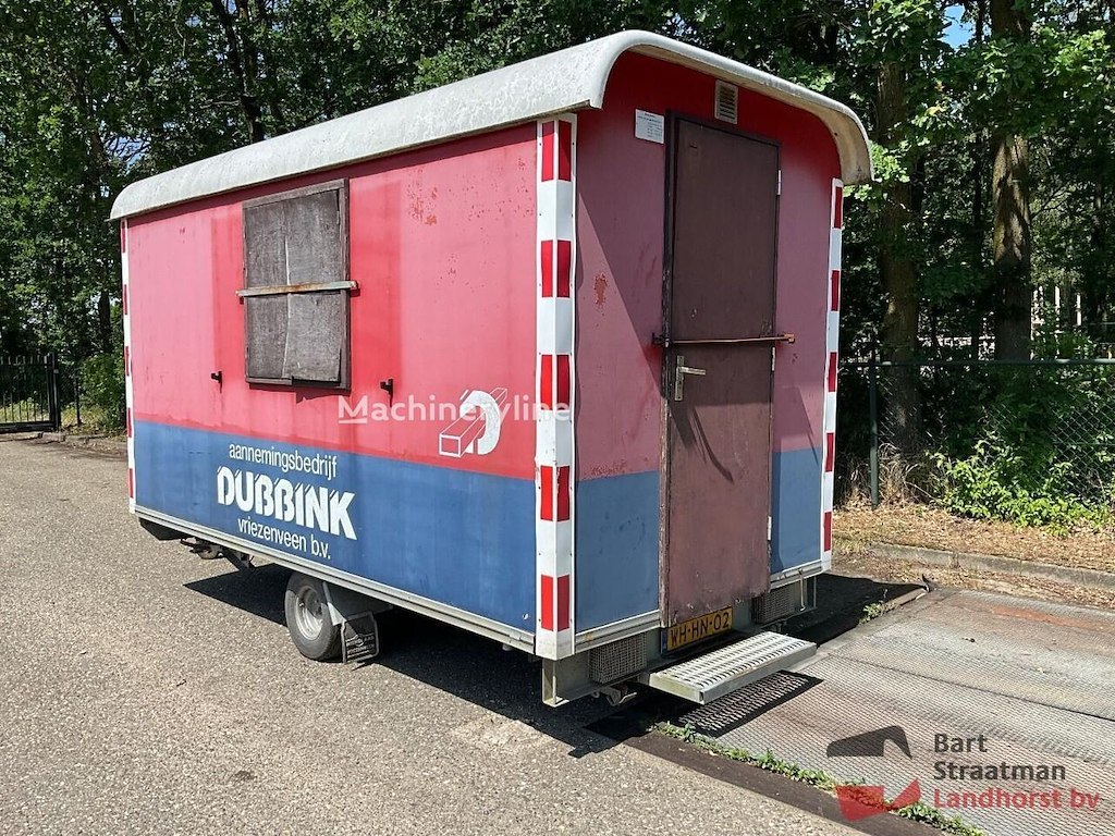 Atec PB1 met Brouwer schaftkeet. radnički kontejner