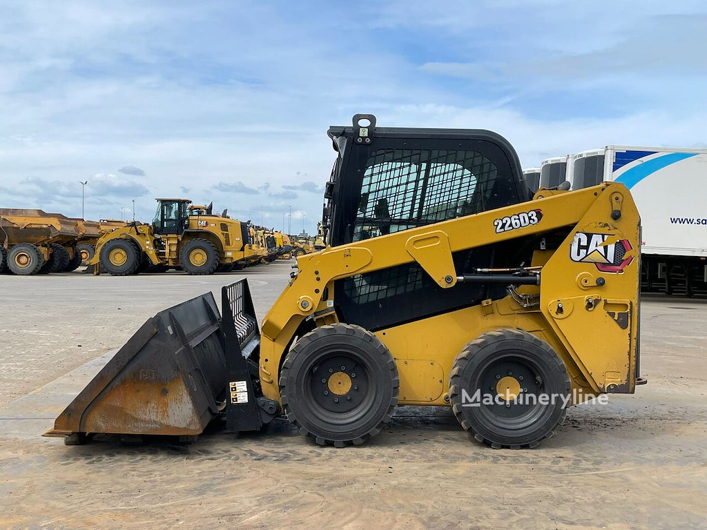 Caterpillar 226D3 mini utovarivač