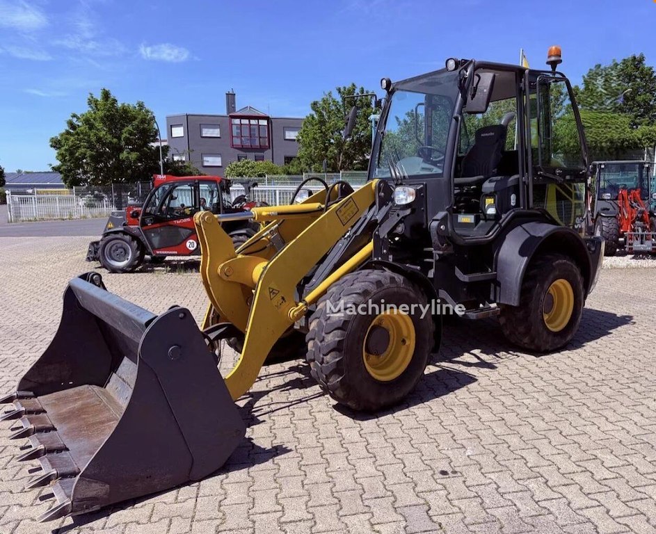 Komatsu WA 80 M prednji utovarivač
