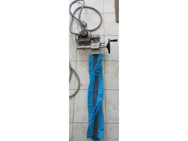 Elektromotor sa reduktorom i četkom