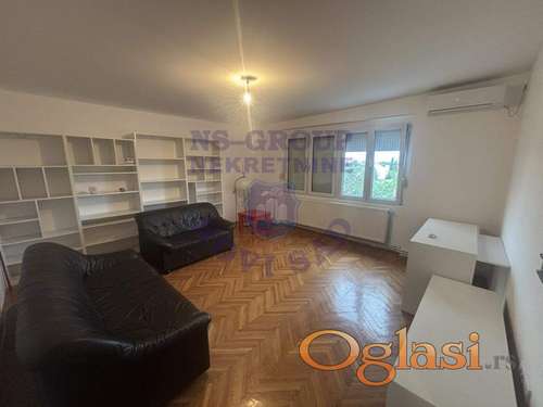 Renoviran dvosoban stan u Cara Dusana!