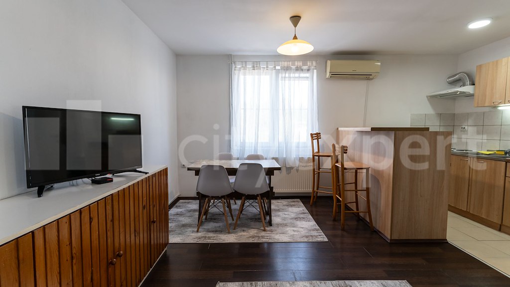 Stan u kući za izdavanje BEZ PROVIZIJE: Dvoiposoban, 55m², Vili Branta, Novi Beograd - 450€