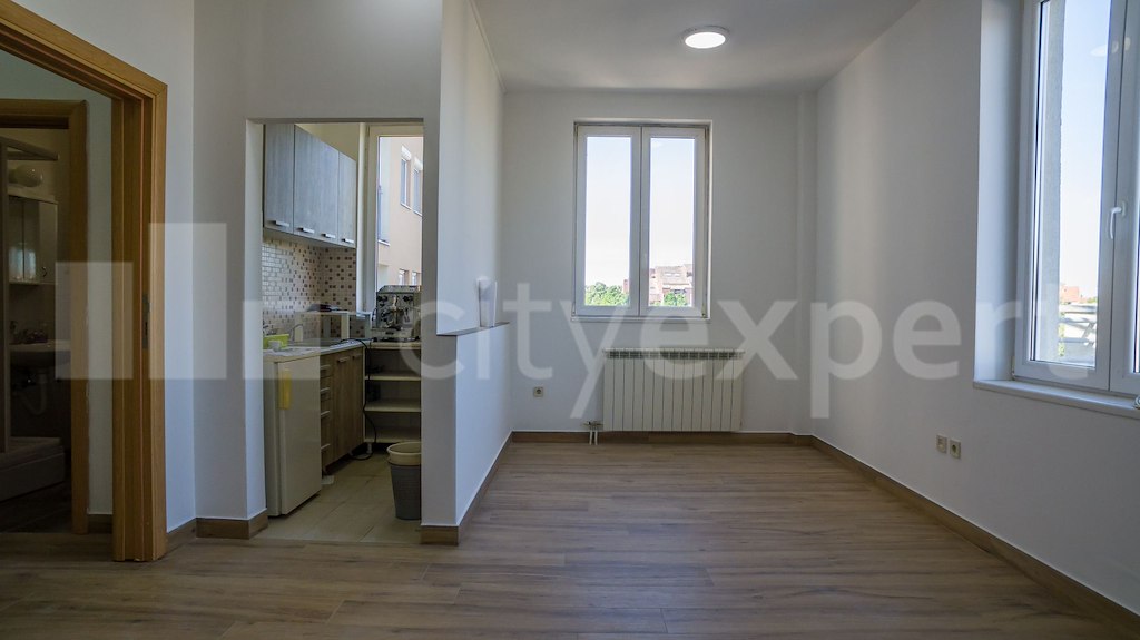 Poslovni prostor za izdavanje BEZ PROVIZIJE: Trosoban, 110m², Jablanička, Čukarica - 700€