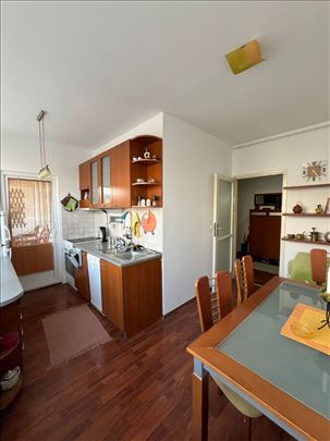 Konjarnik-dvosoban-uknjižen-renoviran-useljiv-60m2