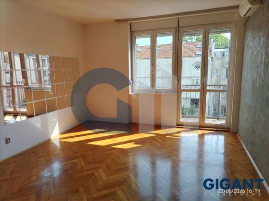Dorćol-Cara Dušana, 68m2, V, ta