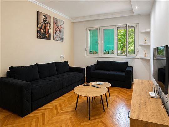 Prodaje se renoviran 1.0 stan na Karaburmi, 41m2