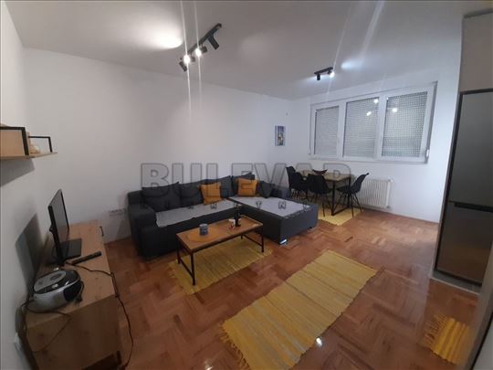 Izdaje se lux jednoiposoban stan, 45m2, centar