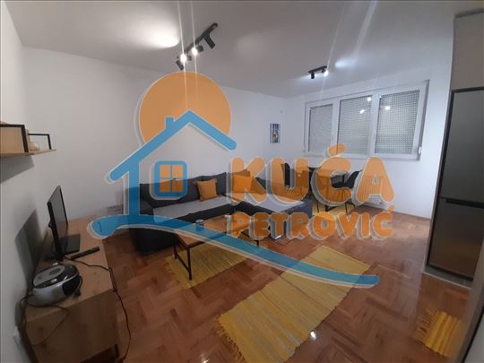 Izdaje se lux jednoiposoban stan, 45m2, centar