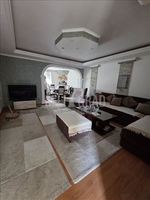 Retko u ponudi, kuća sa tri zasebne stambene jedin