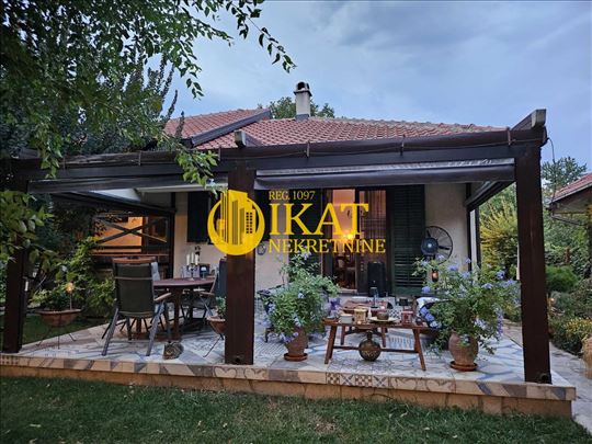 Lux kuća sa letnjikovcem, Radiofar naselje, 157m2