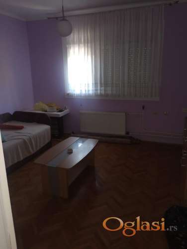 Na prodaju kuća na sprat u Indjiji