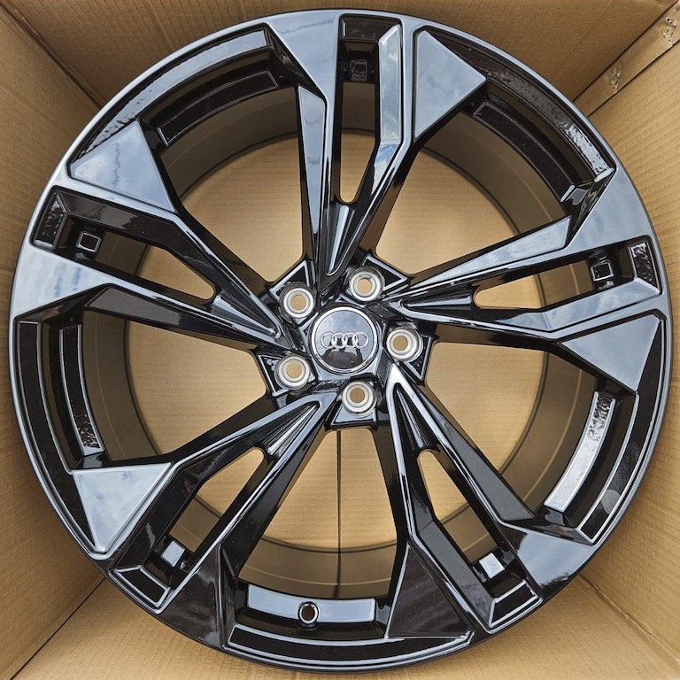 ALU FELNE
8.5j x19 ET32 5x112
