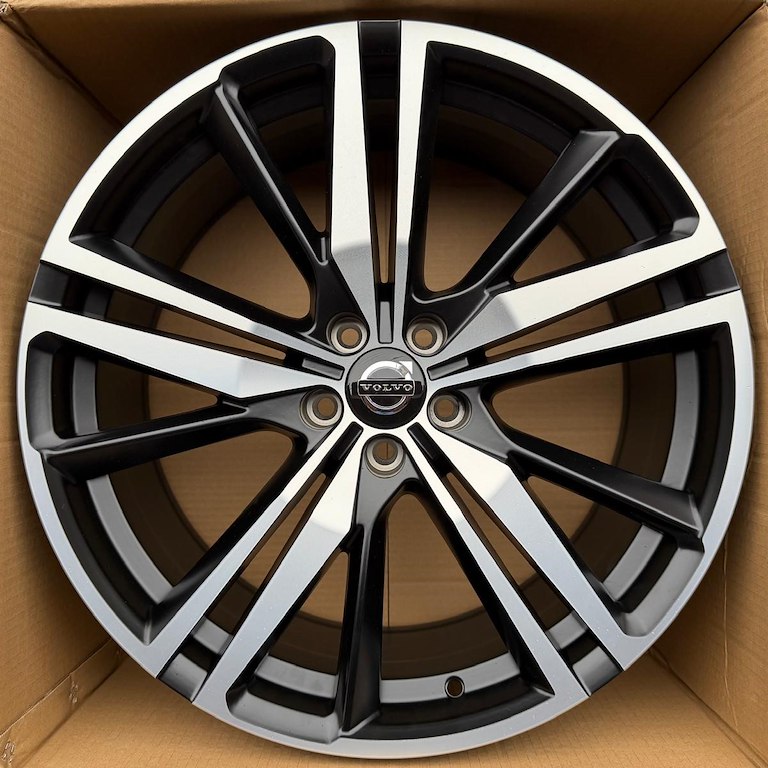 ALU FELNE
8.5J x20 ET38 5X108