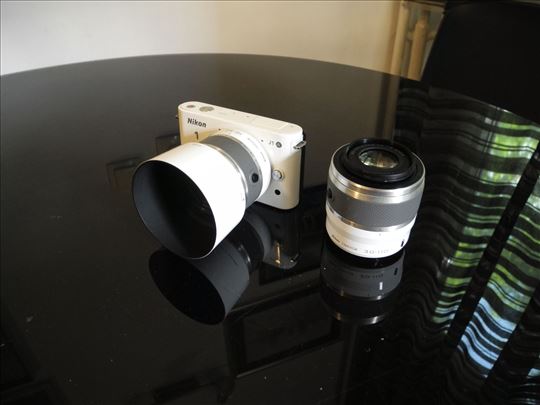 Nikon J1 i dva objektiva