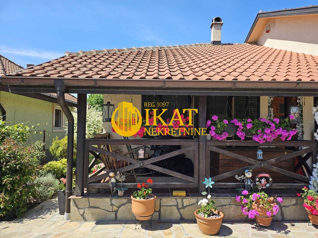 Lux kuća sa letnjikovcem, Radiofar naselje, 157m2 ID#5218
420.000 €