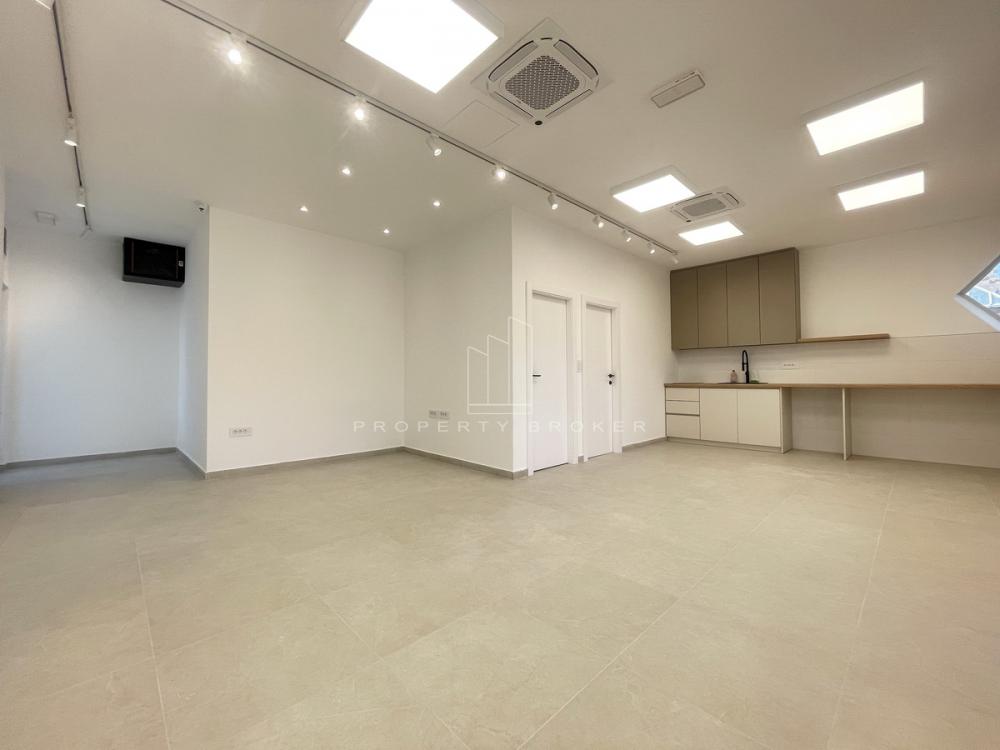 Luksuzno uređen poslovni prostor, odmah useljiv ID#4715
1.700 €