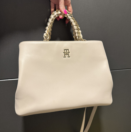 Tommy Hilfiger tasna