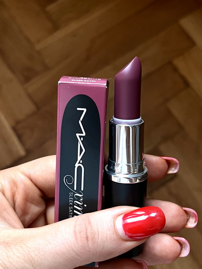 *SNIŽENO* MAC satin mat ruž - Amorous