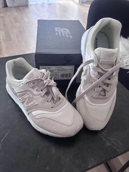 New Balance 37 1/2   Besplatna postarina