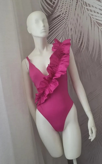 Nov Zara jednodelni kupaci Xs vel