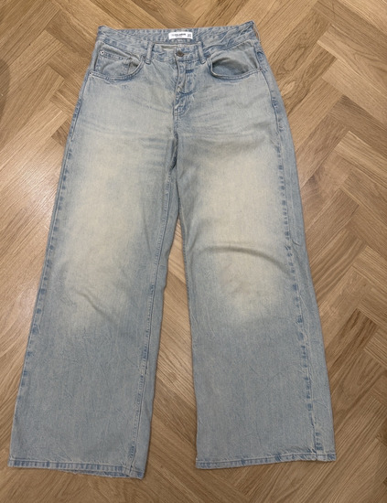 Bershka farmerke 38