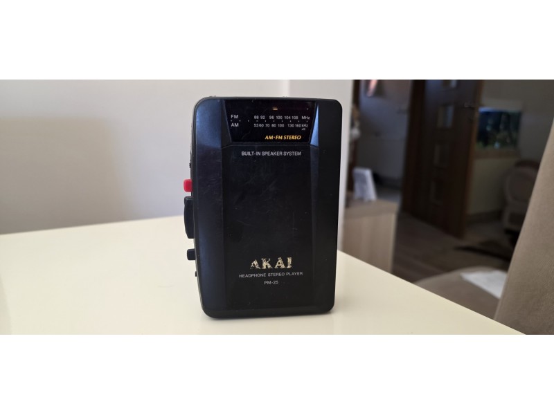 Akai PM-25 - ugrađeni zvučnici - jedinstveno!