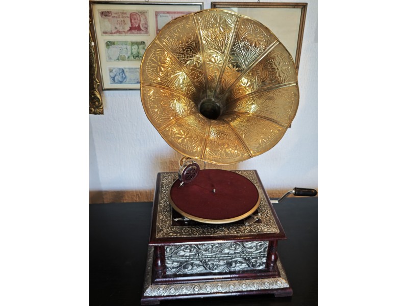 Gramofon sa trubom