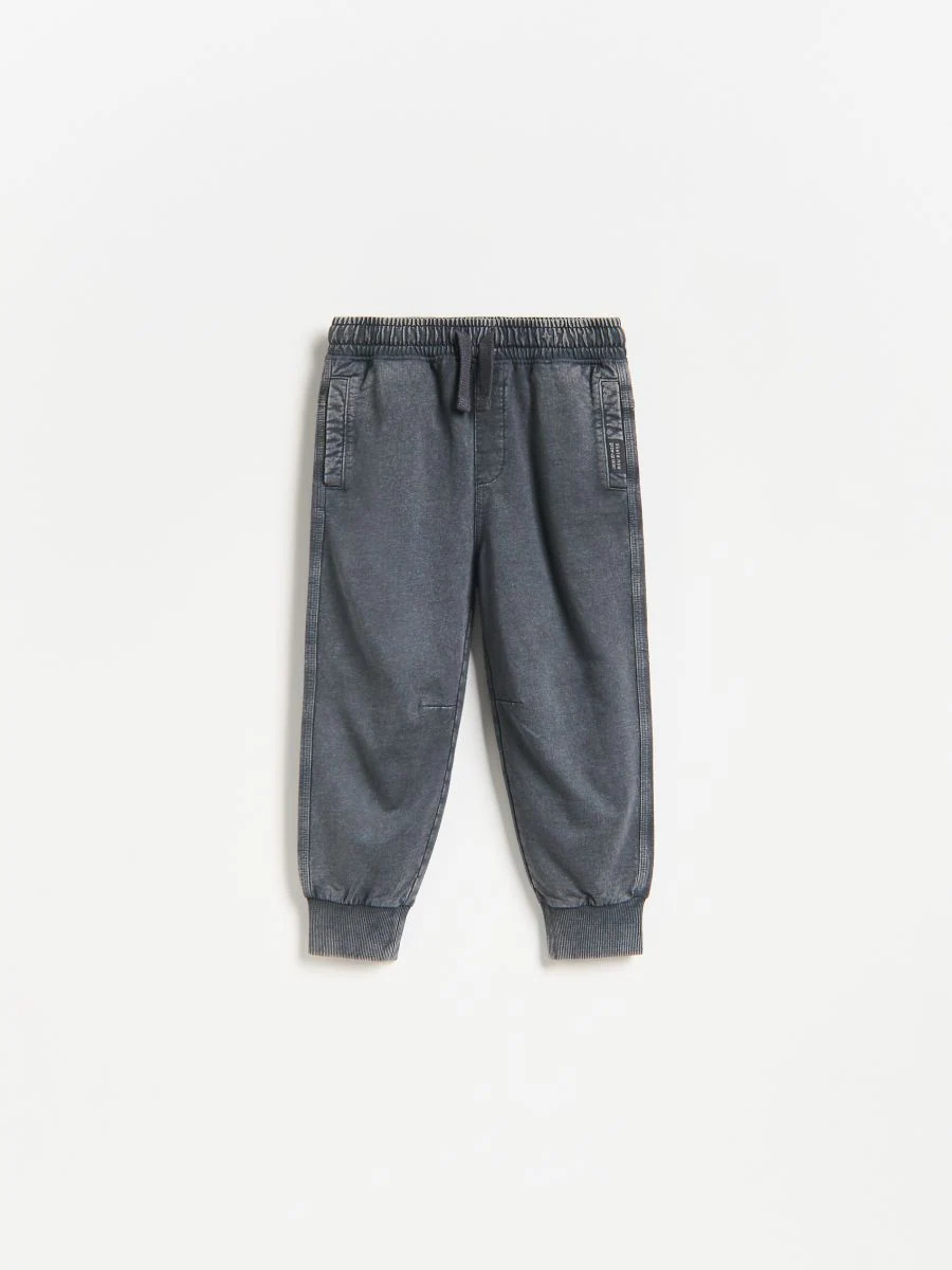 Pantalone sa efektom ispranosti