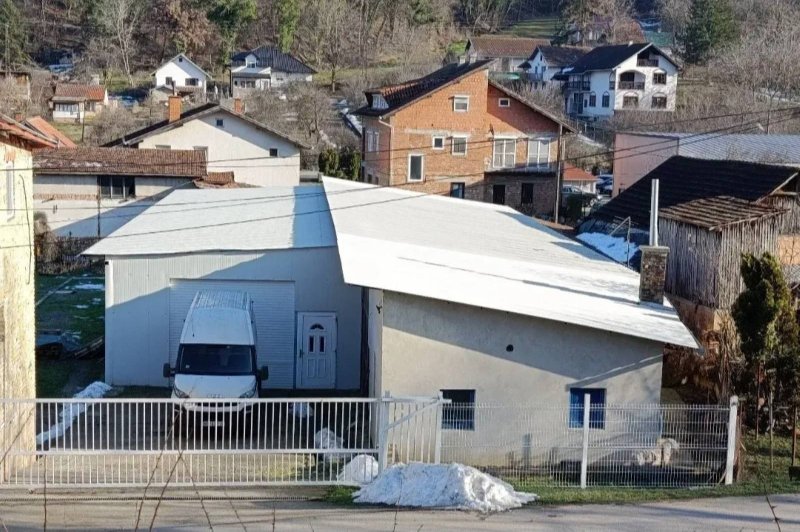 Hala,magacin,skladiste za izdavanje-Paragovo
