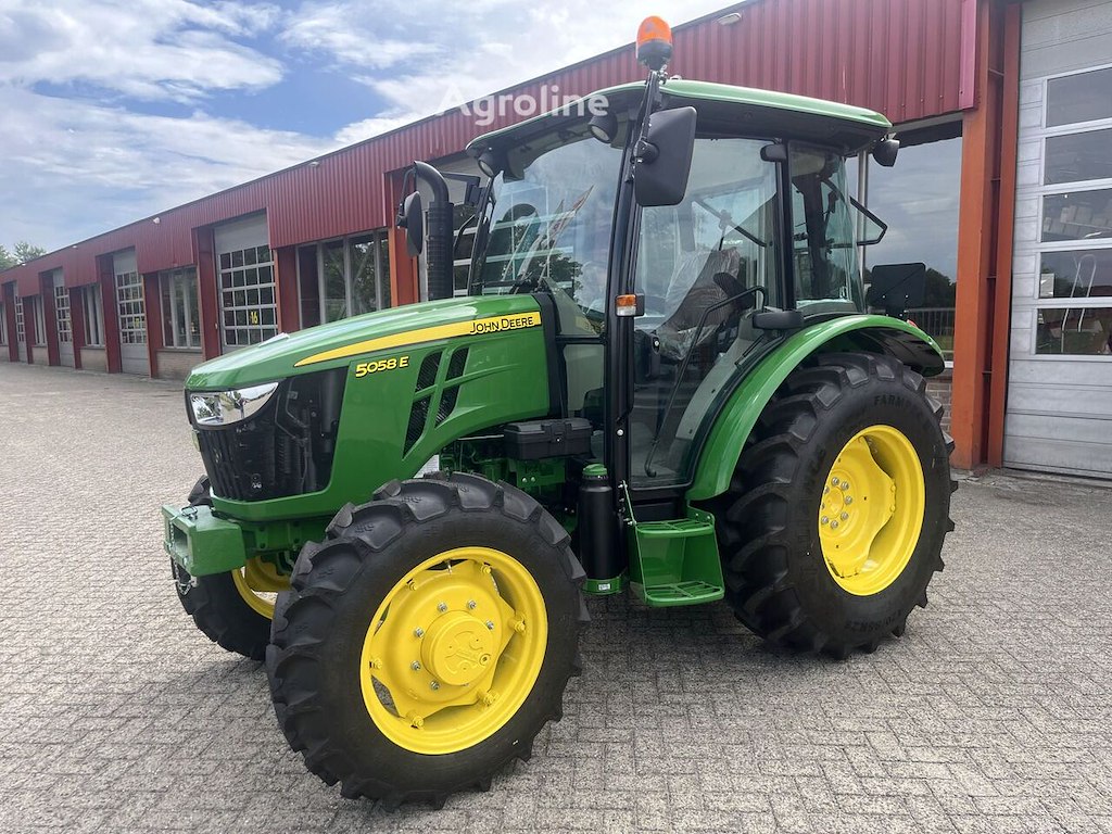 Novi John Deere 5058E traktor točkaš