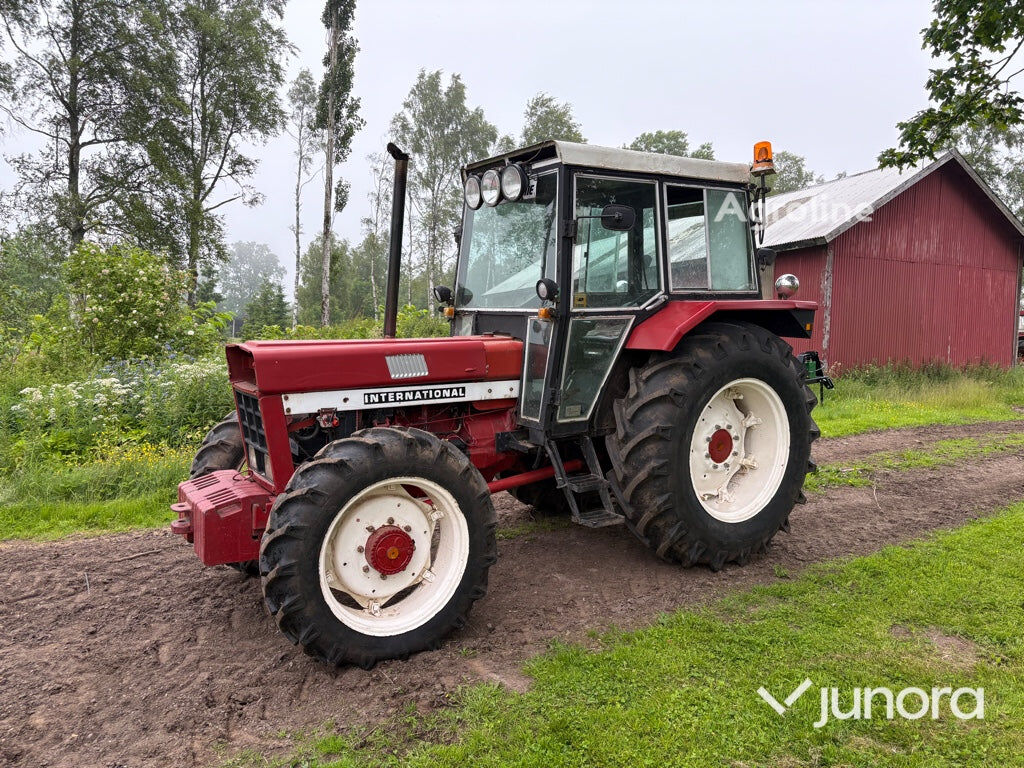Prodaje se International 844 traktor točkaš na aukciji