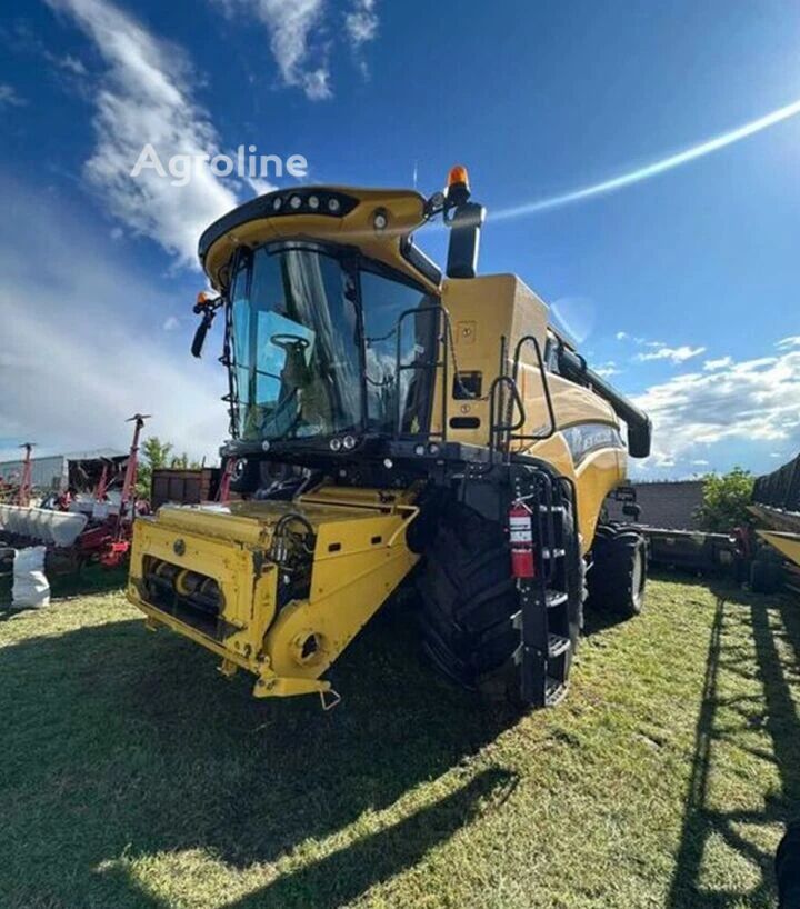 New Holland CR8.90 kombajn za žito