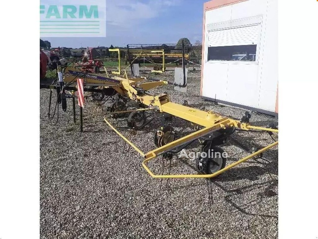 New Holland proted 760 prevrtač sena