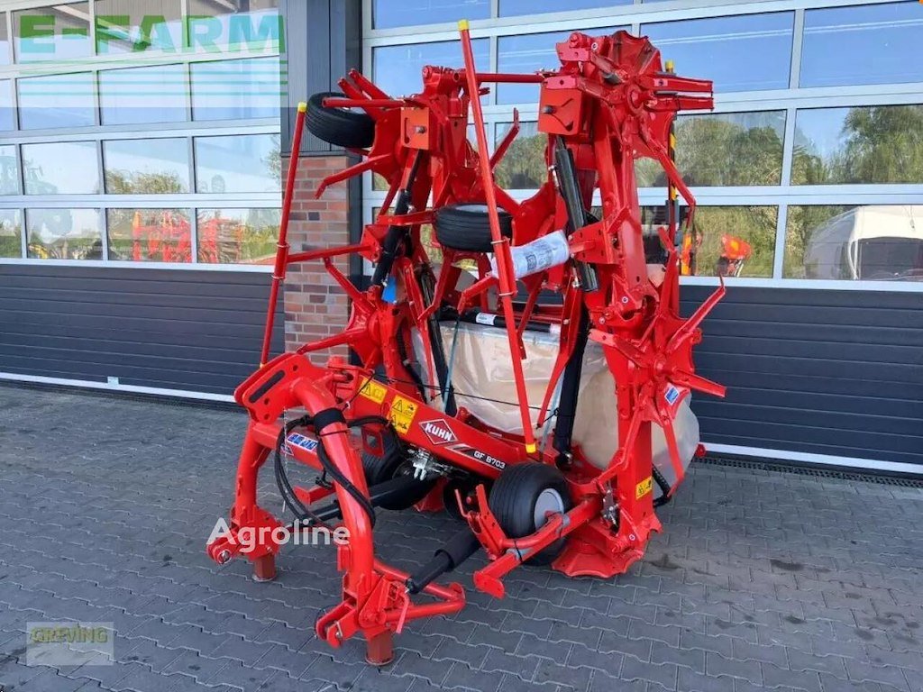 Kuhn gf 8703 prevrtač sena