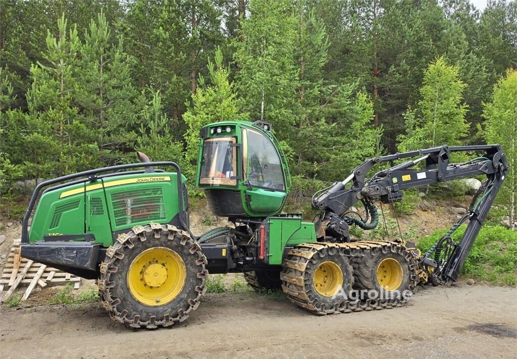 John Deere 1170E harvester