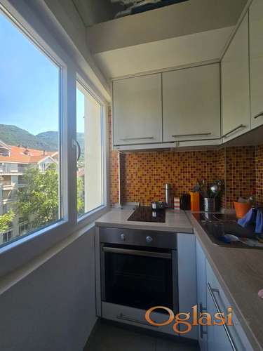 Studio 34 m2 u centru Tivta - lift