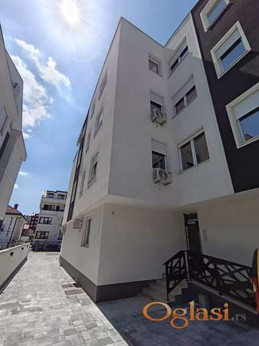 NOV Dvosoban stan 41m preko puta NS Sajma useljivo