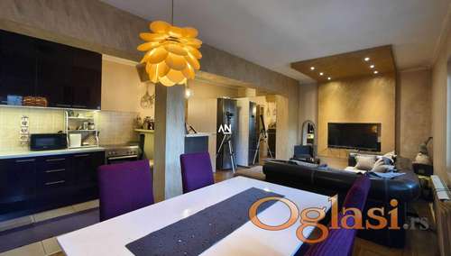 Grand kafa na 650m. Zgrada iz 2011-e. Parking m. ID#39998