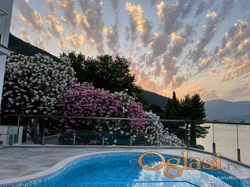 Vila na 1.liniji - Njivice, Herceg Novi