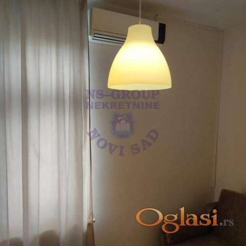 Izdaje se kompletno nameštena garsonjera površine 16 m² na odličnoj lokaciji na Socijalnom