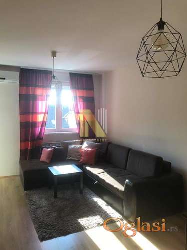 Izdaje se 2.5 stan u blizini Bulevara oslobođenja