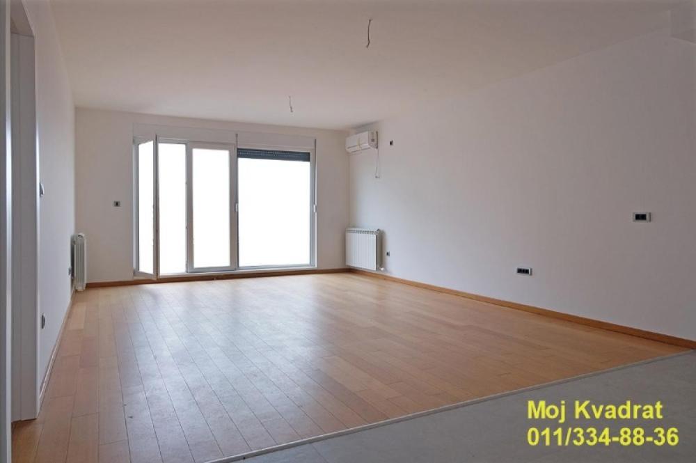 Trosoban stan na prodaju, 94m2, 322.000€