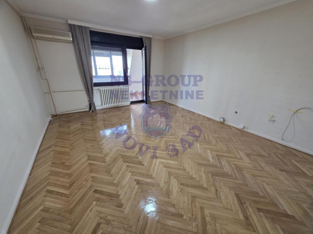 Trosoban stan na prodaju, 103m2, 187.460€