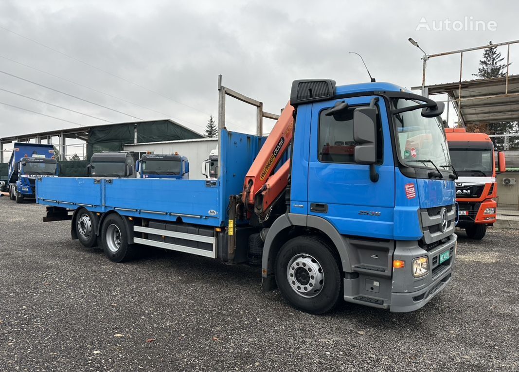 Mercedes-Benz ACTROS kamion s ravnom platformom