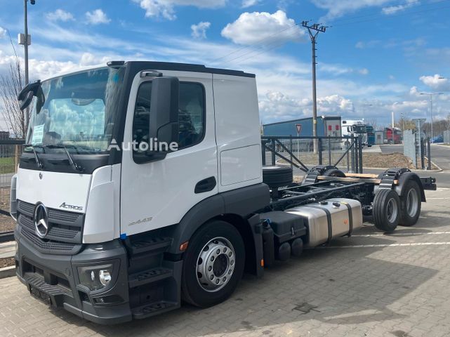 Mercedes-Benz Actros LnRA 6x2 under car carrier autotransporter