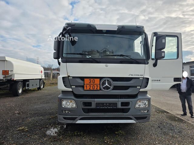 Mercedes-Benz 2544 autocisterna za gorivo